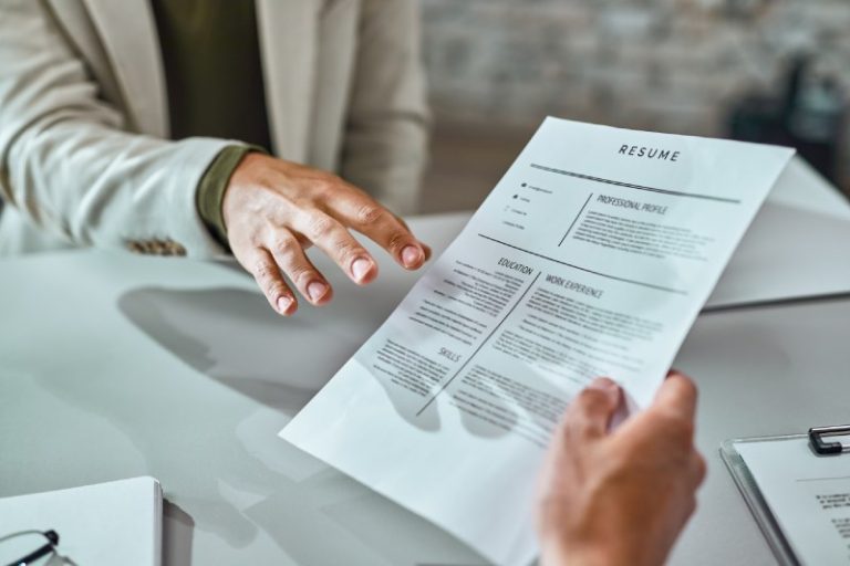 The Ultimate Guide: How to End a Cover Letter in the UK - Gowork UK Blog